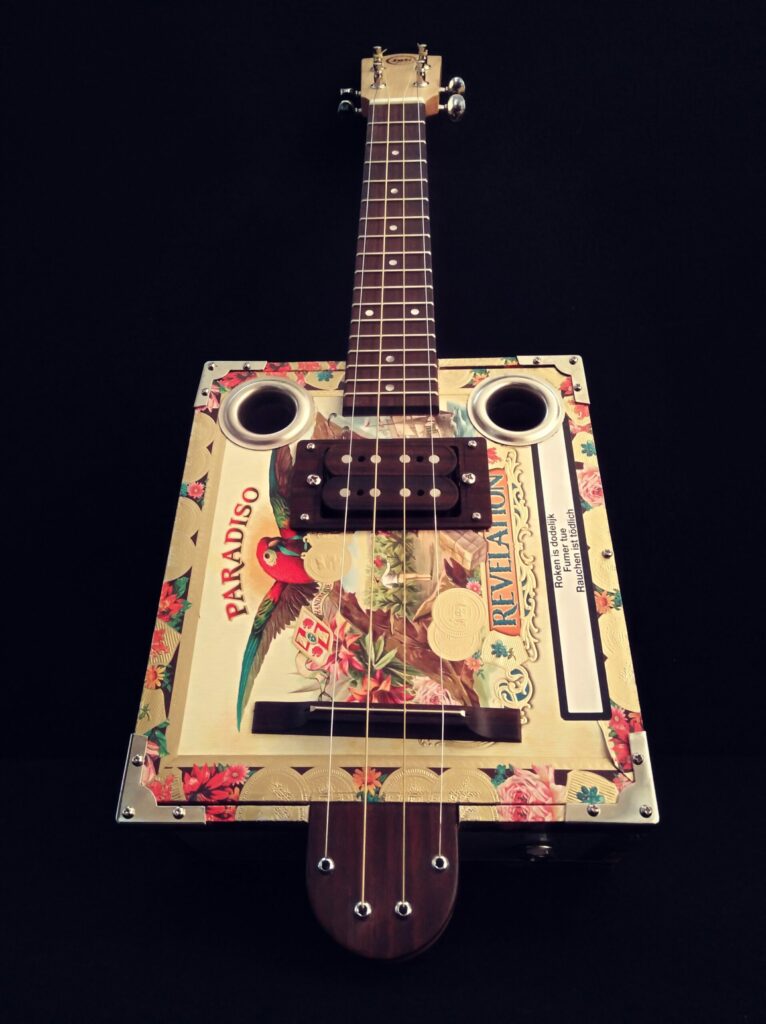 Ukulele Paradiso – Jug Instruments